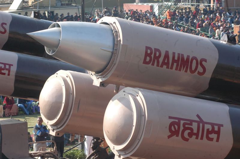 BrahMos Missile की 800 KM रेंज confirm पूरा पाकिस्तान टारगेट | Brahmos ...