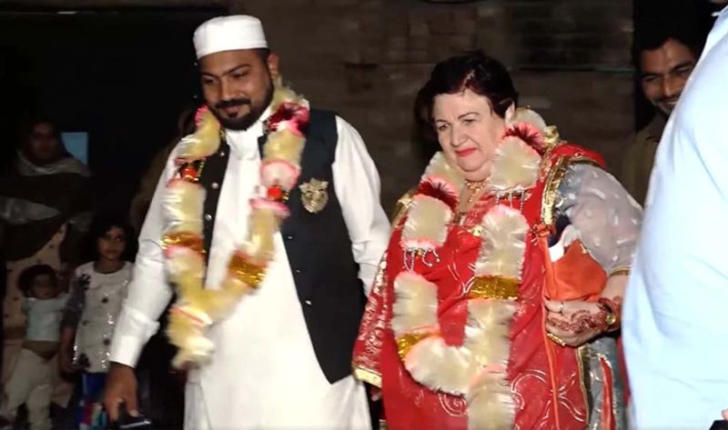 प्यार ने तोड़ी महजब, भाषा और देश की दीवार, 83 साल की महिला से 28 साल के युवक ने किया निकाह ...