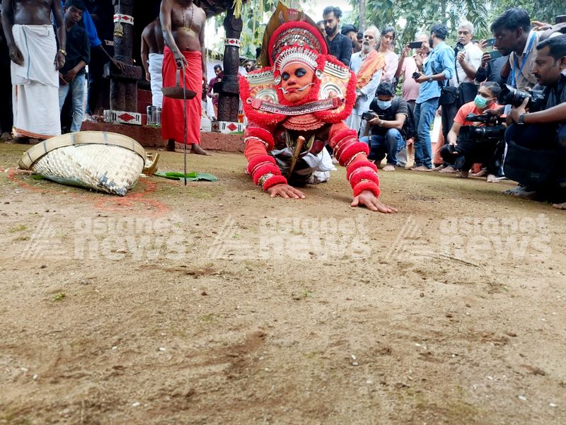 മുതലയായി മാറിയ കന്യക, ഇതാ മുതലത്തെയ്യം ചിത്രകഥ! | Photo Story Of ...