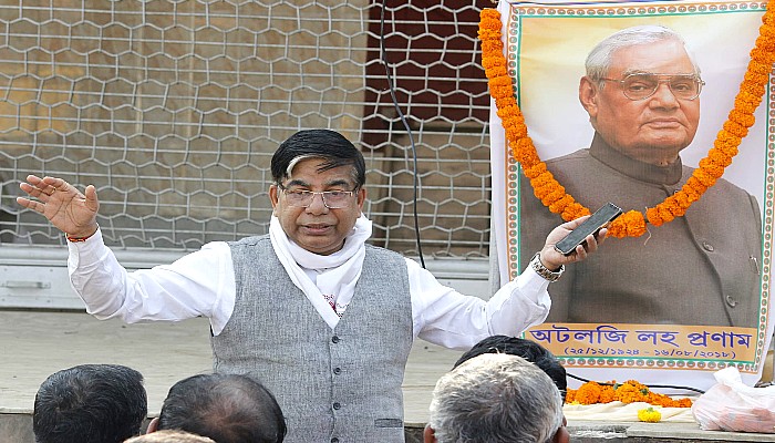 মন-কী-বাত অনুষ্ঠানে উপস্থিত হয়ে বাংলার দুর্নীতি নিয়ে সরকারকে তীব্র ...