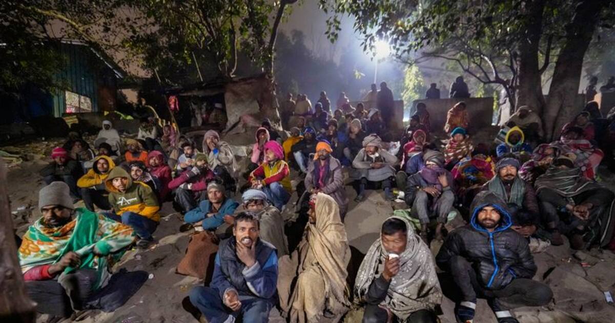 As North India reels under intense cold wave, dense fog envelops Delhi ... As North India reels under intense cold wave, dense fog envelops Delhi ...