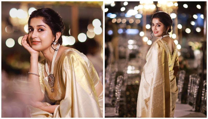 Meera jasmine photos: தங்க நிற பட்டு புடவையில் தகதகவென ஜொலிக்கும் மீரா ...