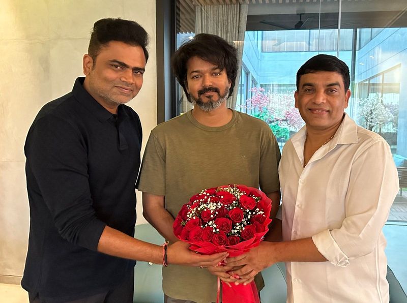 'வாரிசு' படத்தின் வெற்றியை இயக்குனர் வம்சி மற்றும் தயாரிப்பாளருடன் ...