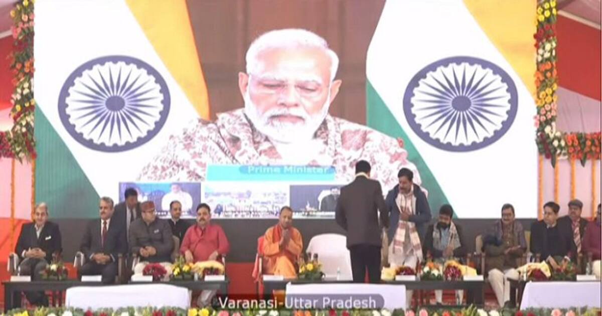 पीएम मोदी ने एमवी गंगा विलास क्रूज को हरी झंडी दिखाकर किया रवाना, टेंट ... पीएम मोदी ने एमवी गंगा विलास क्रूज को हरी झंडी दिखाकर किया रवाना, टेंट ...