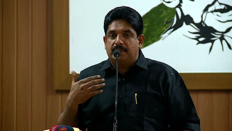 'ആട്ടിൻ തോലിട്ട ചെന്നായ്ക്കൾ ചതിച്ചു'; ഓട് പൊളിച്ച് കൗൺസില ...