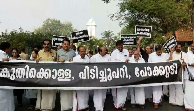 Kerala budget 2023: Congress-led UDF MLAs march to Assembly in protest ...