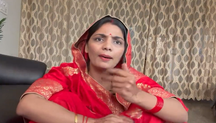 'बाबा के डीएम तो बड़ी रंगबाज बा' नेहा सिंह राठौर का कानपुर अग्निकांड पर ...