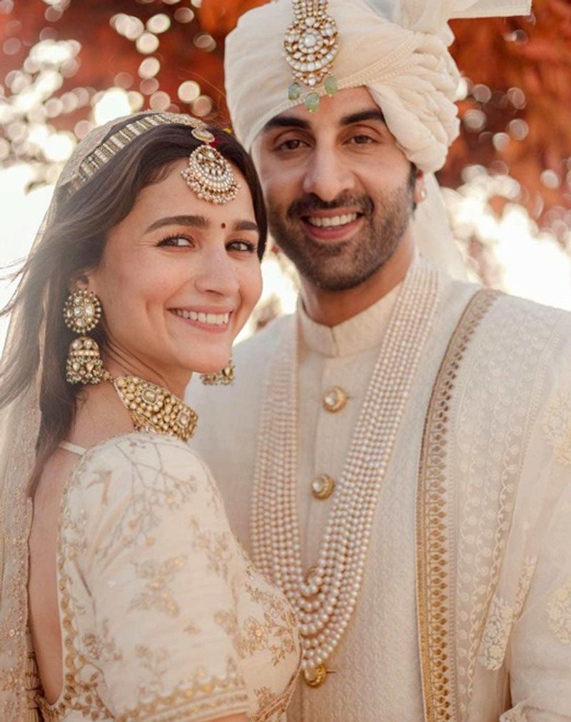 ರೀಲ್ ಲೈಫ್ ನಲ್ಲಿ ಲವ್ವಾಗಿ ರಿಯಲ್ ಲೈಫಲ್ಲಿ ಮದ್ವೆಯಾದ ಸೂಪರ್ ಜೋಡಿಗಳಿವು! - Bollywood couples who met on ...