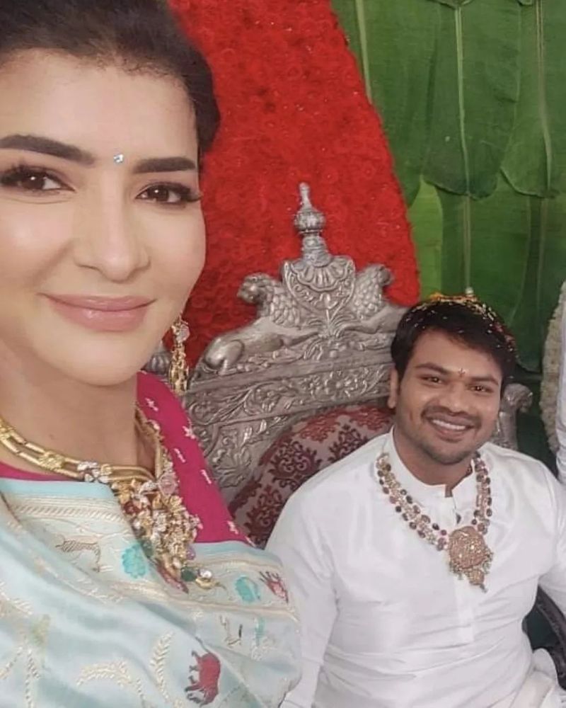 ఒక్కటైన మంచు మనోజ్, భూమా మౌనిక.. బంగారు వర్ణంలో మెరిసిపోతున్న కొత్త జంట ...