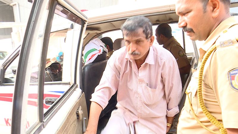 എം വി ഗോവിന്ദൻ നയിക്കുന്ന ജാഥ എത്തുന്ന ദിവസം ബസ് സ്റ്റാൻഡിൽ ബോംബ് ...