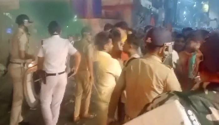 রাম নবমীর মিছিল ঘিরে অগ্নিগর্ভ পরিস্থিতি হাওড়ায়, শিবপুরে নামল বিশাল পুলিশ বাহিনী | Police ...