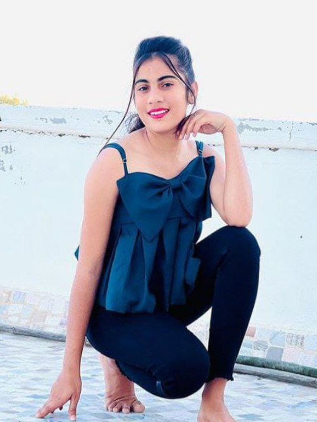 कौन है ये लड़की, जिसके 10 लाख से ज्यादा चाहने वाले, रातोंरात बनी स्टार ...