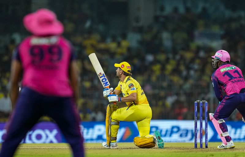IPL 2023: Is Dhoni's knee injury a concern for Chennai Super Kings? Coach Fleming responds ...