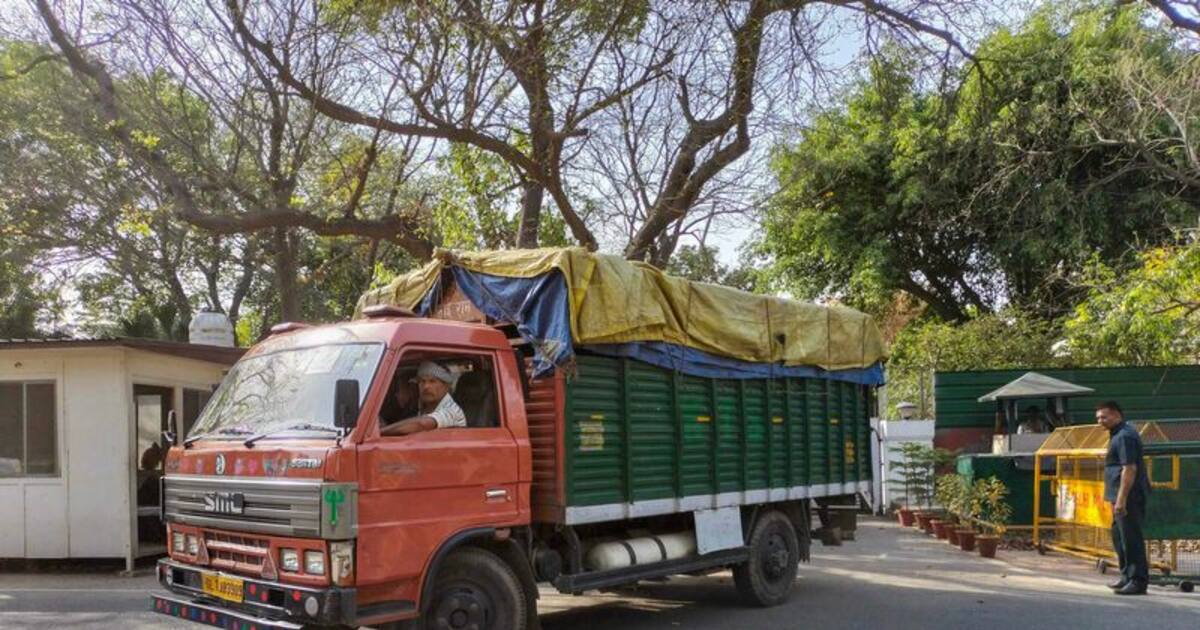 Rahul Gandhi Vacates Bungalow Shifts To Sonia Gandhis Residence