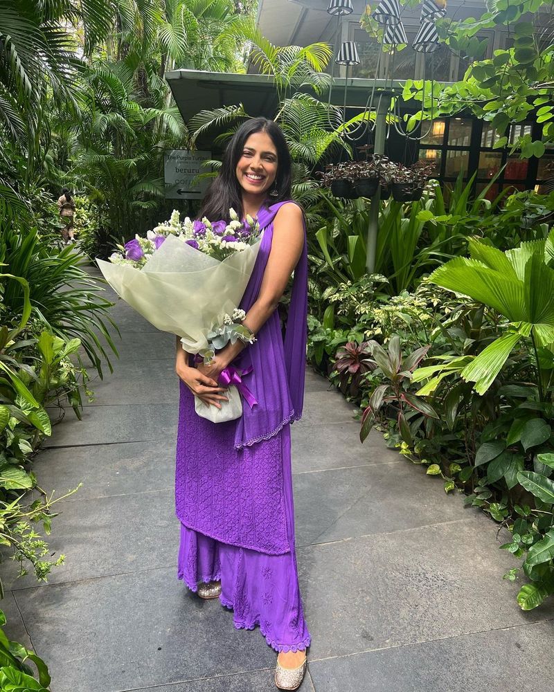 పర్పుల్ చుడీదార్ లో మలయాళీ భామ బ్యూటీపుల్ లుక్.. ఆకట్టుకునే పోజులతో ...