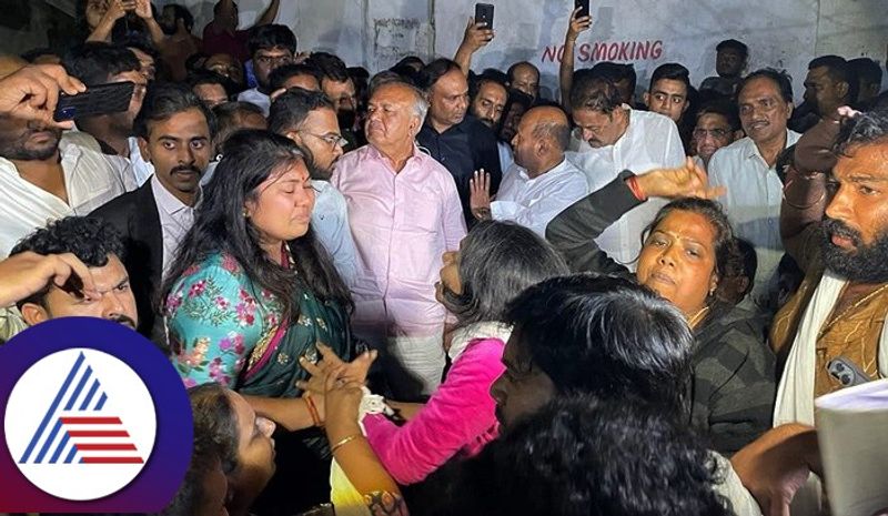 Breaking ಜಯನಗರದಲ್ಲಿ ಹಾವು ಏಣಿ ಆಟ ಅಂತ್ಯ: 16 ಮತಗಳಿಂದ ಗೆದ್ದ ಸಿ.ಕೆ. ರಾಮ ಮೂರ್ತಿ; ಕಣ್ಣೀರಿಟ್ಟ ...