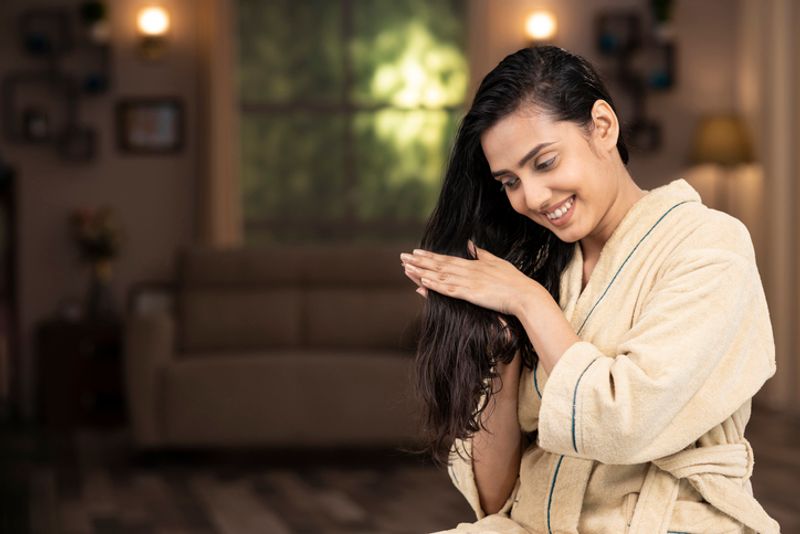 Side effects of oiling hair overnight: What you need to know | Asianet ...