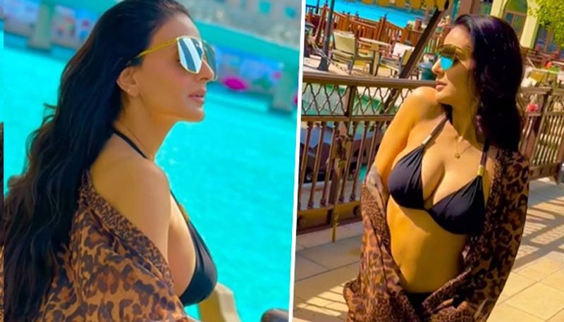 Ameesha Patel Sexy Photos Actress Flaunts Her Cleavage In Bold
