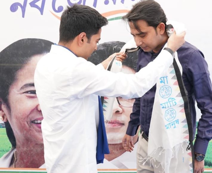 Bayron Biswas: 'বেইমান', দলবদলের পরই বায়রন বিশ্বাসের ছবি পোড়ালো ...