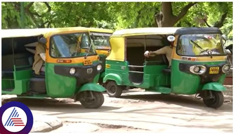 Peak Bengaluru moment: Auto driver asks passengers to tag his Instagram ...