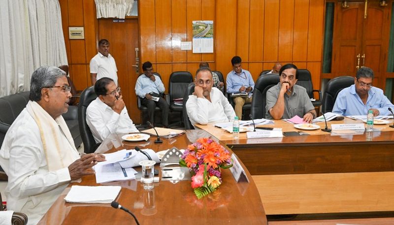 Karnataka: Amid signs of storm within Congress, MLAs meeting today may ...