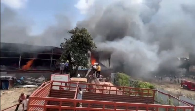 Maharashtra: Massive blaze engulfs godown in Pune, firefighting ...