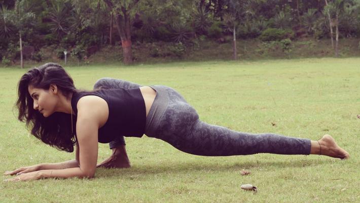 Lizard Pose करने से पीठ दर्द होगा दूर, जानें सही तरीका, सावधानियां और ...