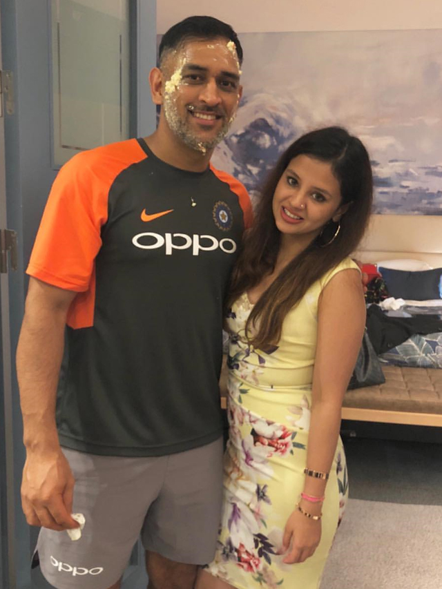 MS Dhoni Anniversary: 12 फोटो में देखें माही-साक्षी की क्यूट लव स्टोरी ...