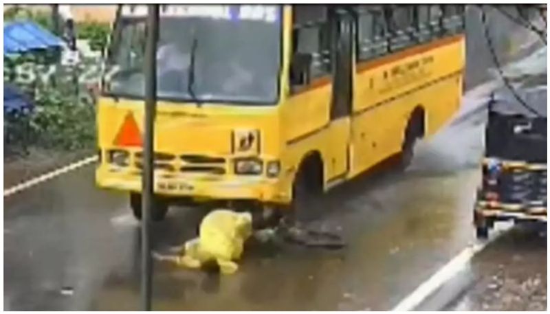 നിയന്ത്രണം വിട്ട സൈക്കിൾ ചീറിപ്പാഞ്ഞ് വരുന്ന ബസിനടിയിലേക്ക് , വിദ്യാർഥിയുടെ അത്ഭുത രക്ഷപ്പെട ...