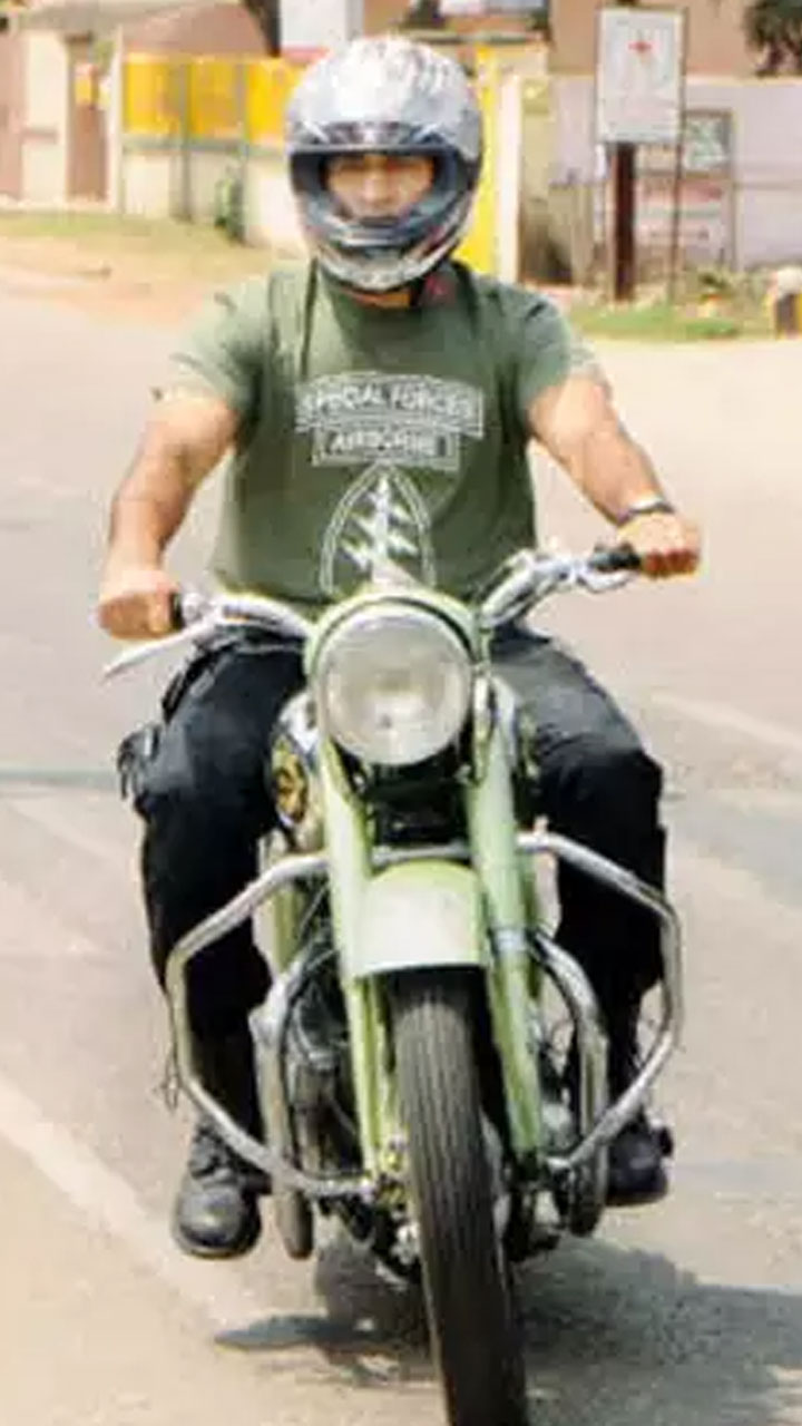 MS Dhoni Bike Ride at Ranchi : ஐபிஎல் போட்டிக்கு பிறகு ஹாயாக பைக் ரைடு சென்ற தோனி – வைரலாகும் ...