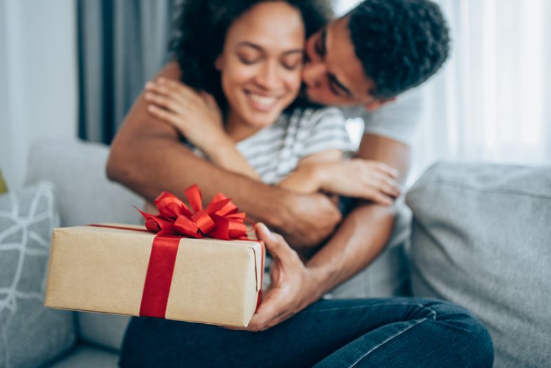 Here are 7 romantic ways to surprise your spouse on your anniversary ...