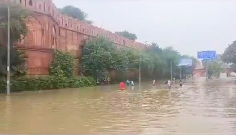 Historic Red Fort inundated as Yamuna River overflows, Delhi braces for ...