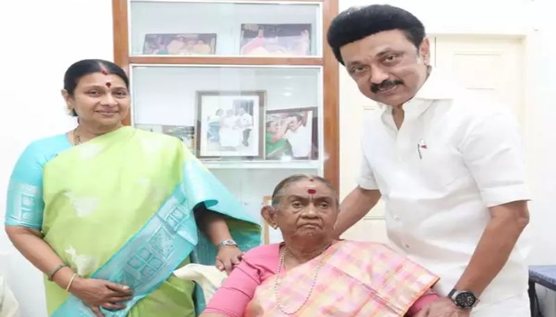 MK Stalin Mother Dayalu Ammal : முதல்வர் மு.க.ஸ்டாலினின் தாயார் தயாளு ...