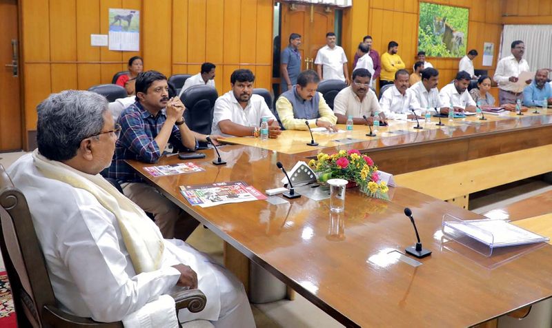 ಅಲೆಮಾರಿ ಜನಾಂಗಕ್ಕೆ ಪ್ರತ್ಯೇಕ ಆಯೋಗ: ಸಿಎಂ ಸಿದ್ದರಾಮಯ್ಯ ಭರವಸೆ - Separate ...