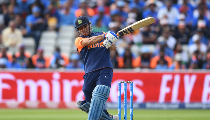 MS Dhoni: ব্যাটে ছোটবেলার বন্ধুর দোকানের স্টিকার, ফের অনুরাগীদের মন জয় ...