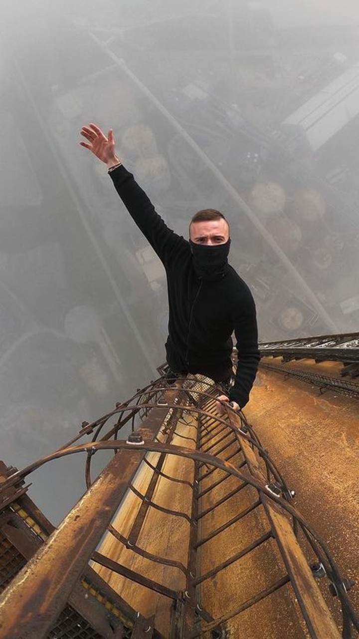 68 मंजिला इमारत पर कर रहे थे स्टंट ! फेमस फोटोग्राफर की गिरकर मौत ...