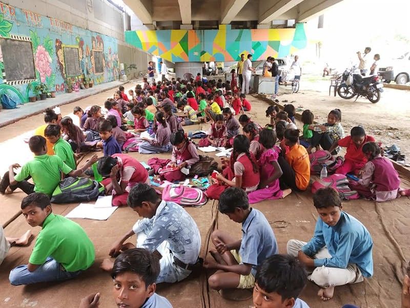 Inspiring story of Rajesh's free school under the Delhi metro flyover ...