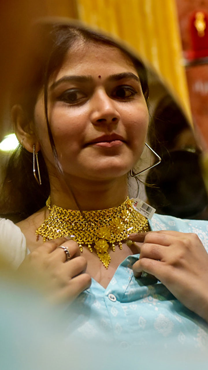 Gold Price Today : जानिए आज क्या है 22, 24 कैरेट सोने का रेट | Gold ...