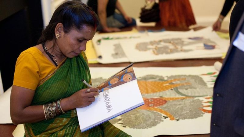 The inspirational story of Durga Bai Vyom who spoke through her art ...