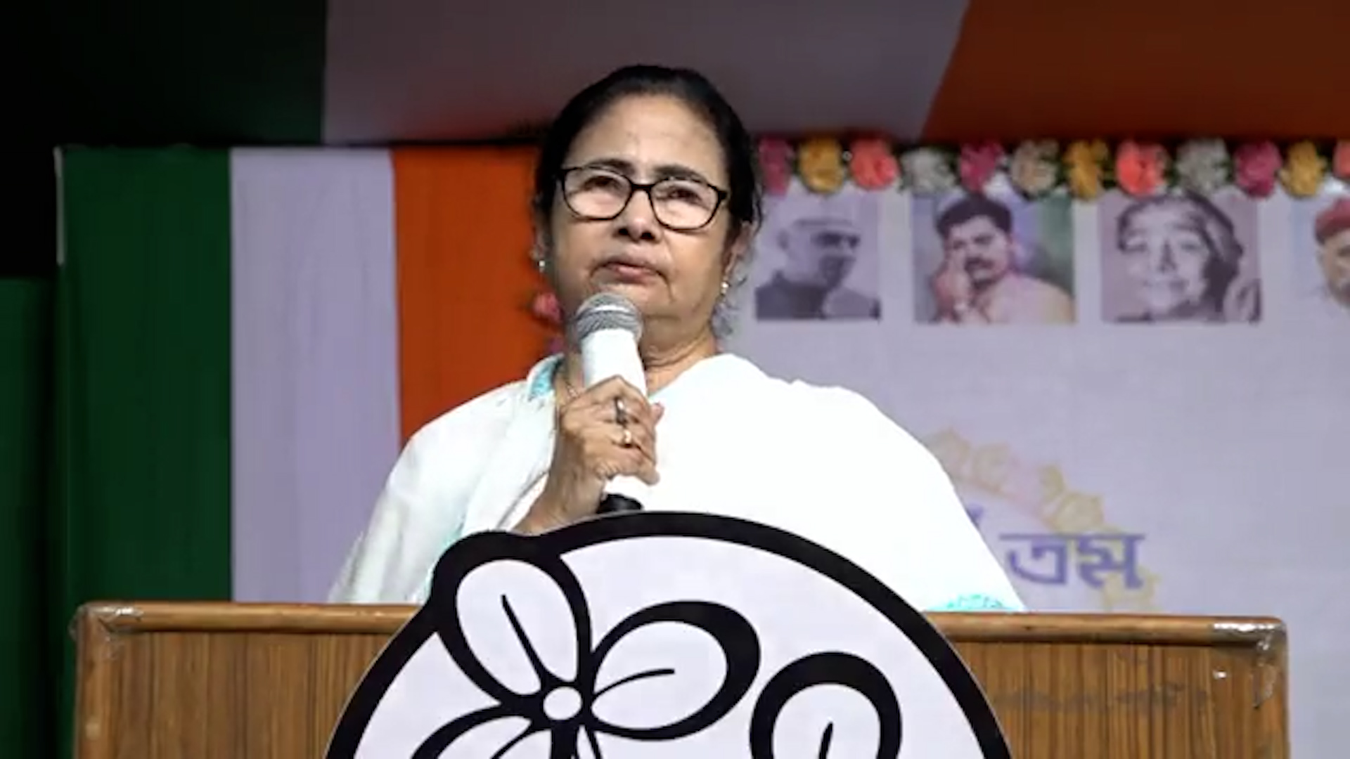 Mamta Banerjee Meets With Accident : ममता बॅनर्जींच्या कारला अपघात ...