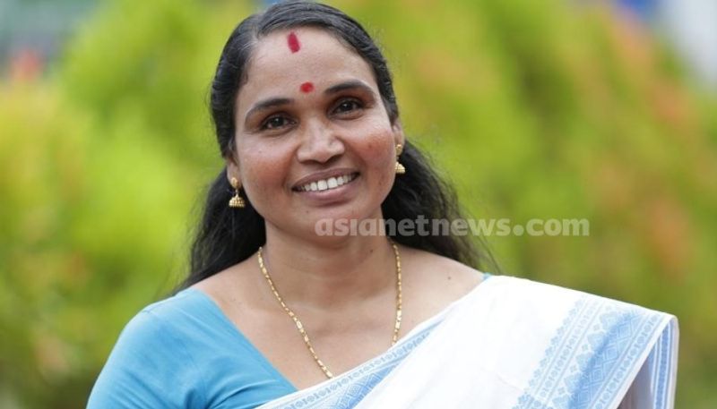 തൃക്കാക്കര ഓണക്കിഴി വിവാദം: മുൻ ചെയർപേഴ്സൺ അജിത തങ്കപ്പൻ ഒന്നാം പ്രതി ...