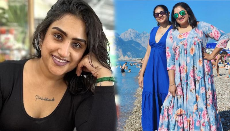 இவங்க தான் கவிதாவின் தங்கை அனிதா விஜயகுமார்.. "மார்க்கெண்டேய குடும்பம் போல" - உலகம் சுற்றும் ...