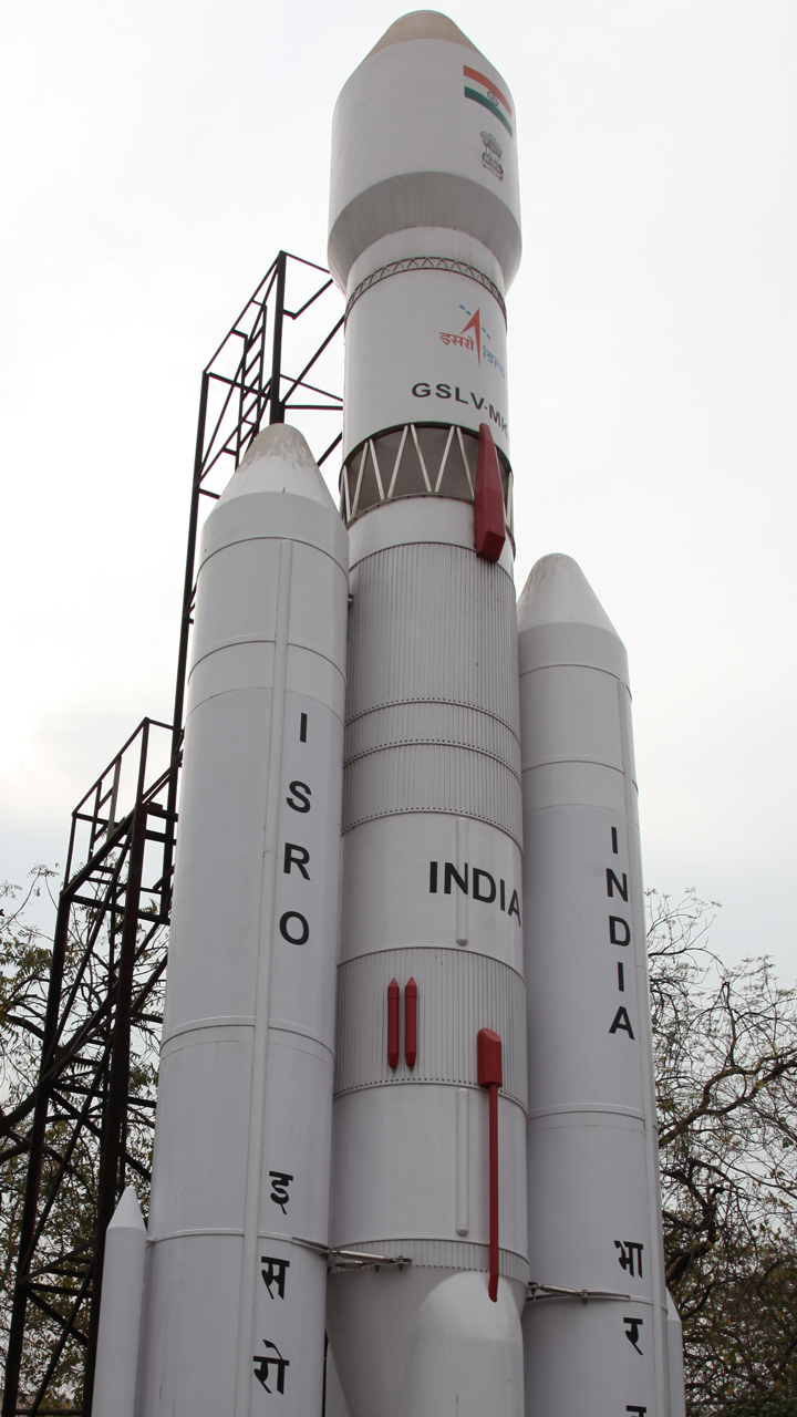 कितनी होती है ISRO के वैज्ञानिक की सैलरी? जानें - do you know the ...