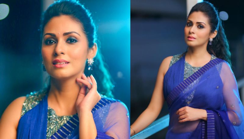 Actress Sadha Photos : கொஞ்சமா கிளாமர்.. அதைவிட அதிகமா அழகு ...