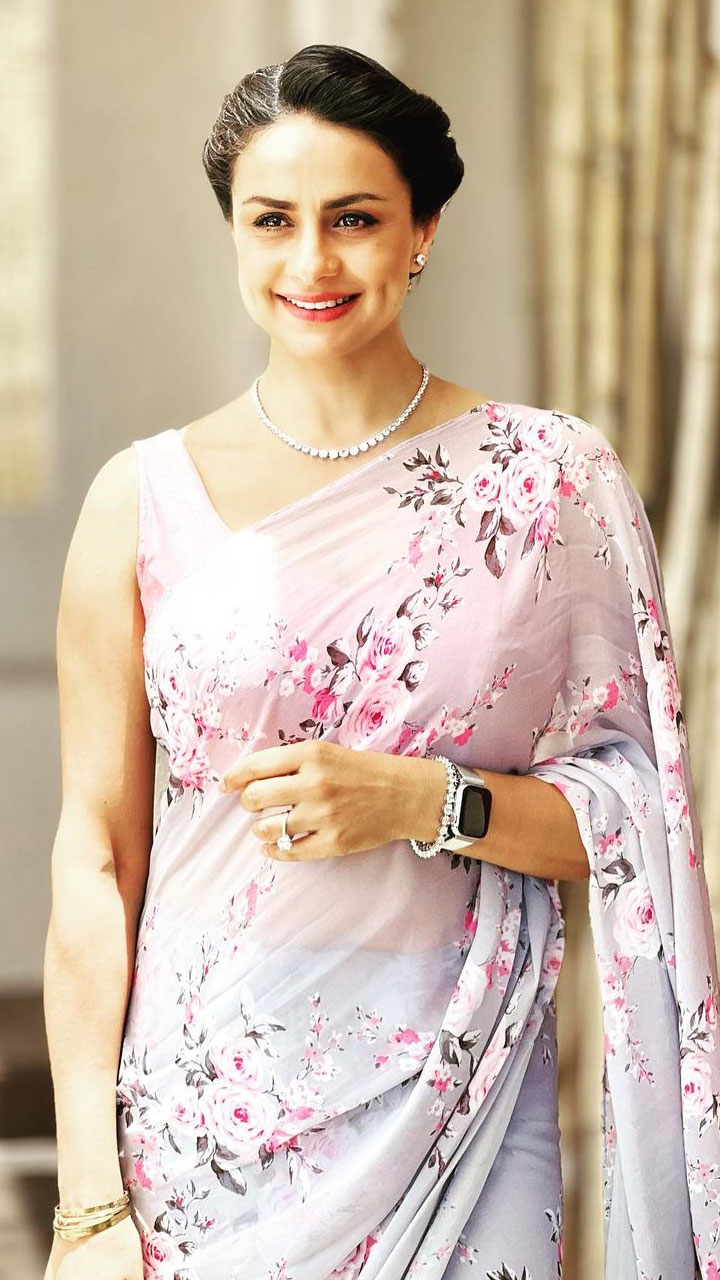 40+ बहू का घर में बजेगा डंका, जब पहनेंगी Gul Panag की तरह 10 साड़ी-सूट ...