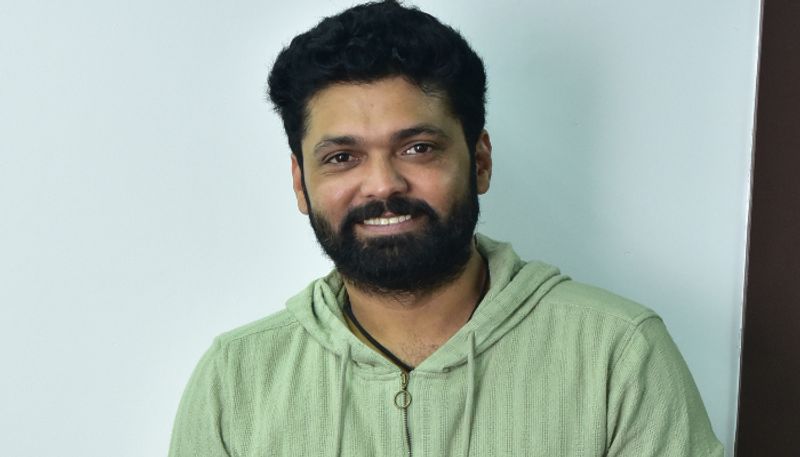 777 Charlie star Rakshit Shetty's family photos goes viral on social ...