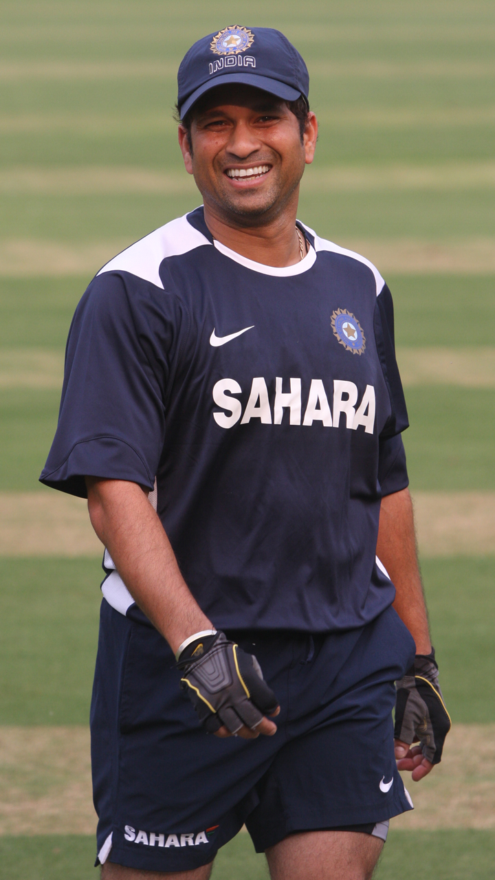 Varun Aaron: 'അന്ന് സച്ചിൻ പറഞ്ഞു, ലോകകപ്പിനായി 22 വർഷം ഞാ ...