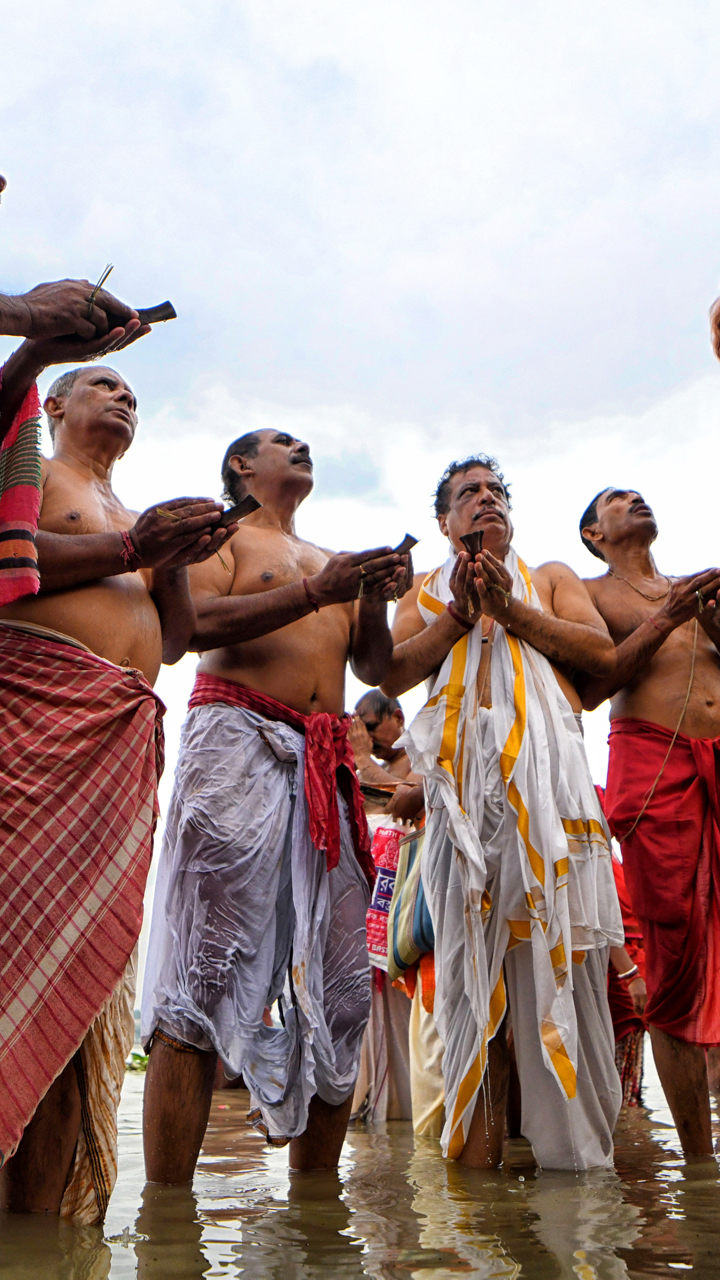 श्राद्ध के लिए पिंड चावल, जौ और तिल से ही क्यों बनाते हैं? - why is ...