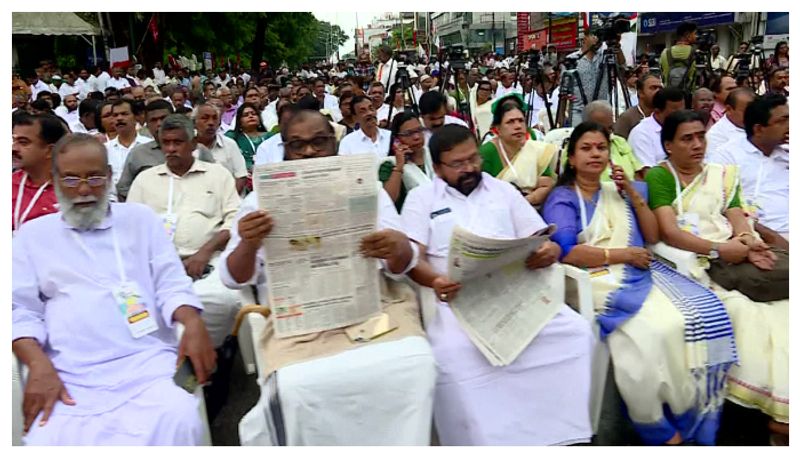 Kerala: UDF workers lay siege to Secretariat over alleged corruption ...