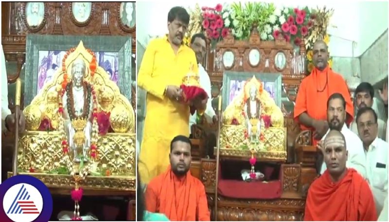 Chitradurga Murugha Muttದಲ್ಲಿ ಶೂನ್ಯ ಪೀಠಾರೋಹಣ: ಭಕ್ತರು ಆಗಮಿಸದಂತೆ ...